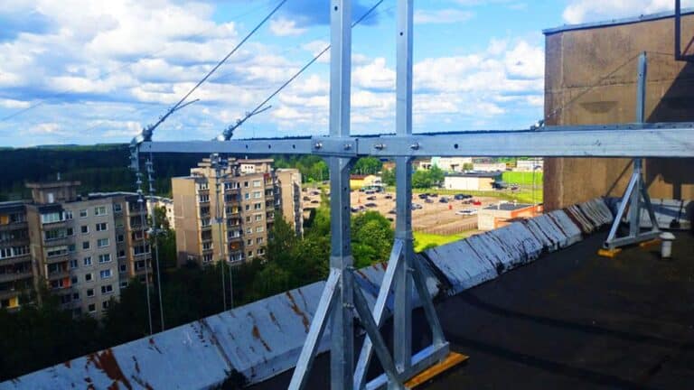 Essential Safety Guidelines for Workers on Suspended Platforms